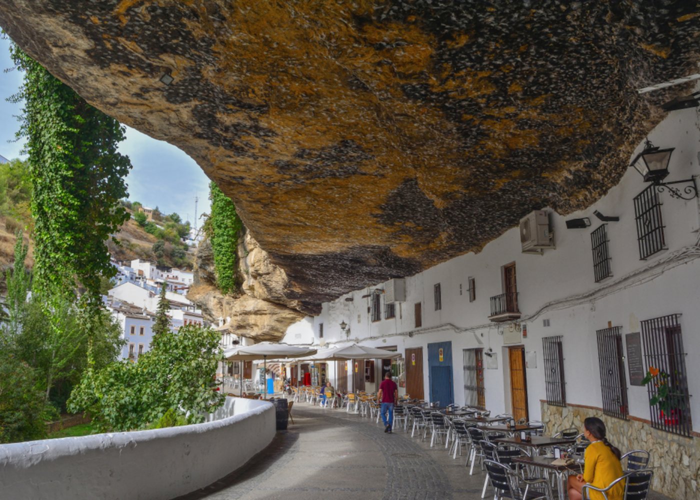 Setenil de las Bodegas: não perca a viagem ao reino do incomum