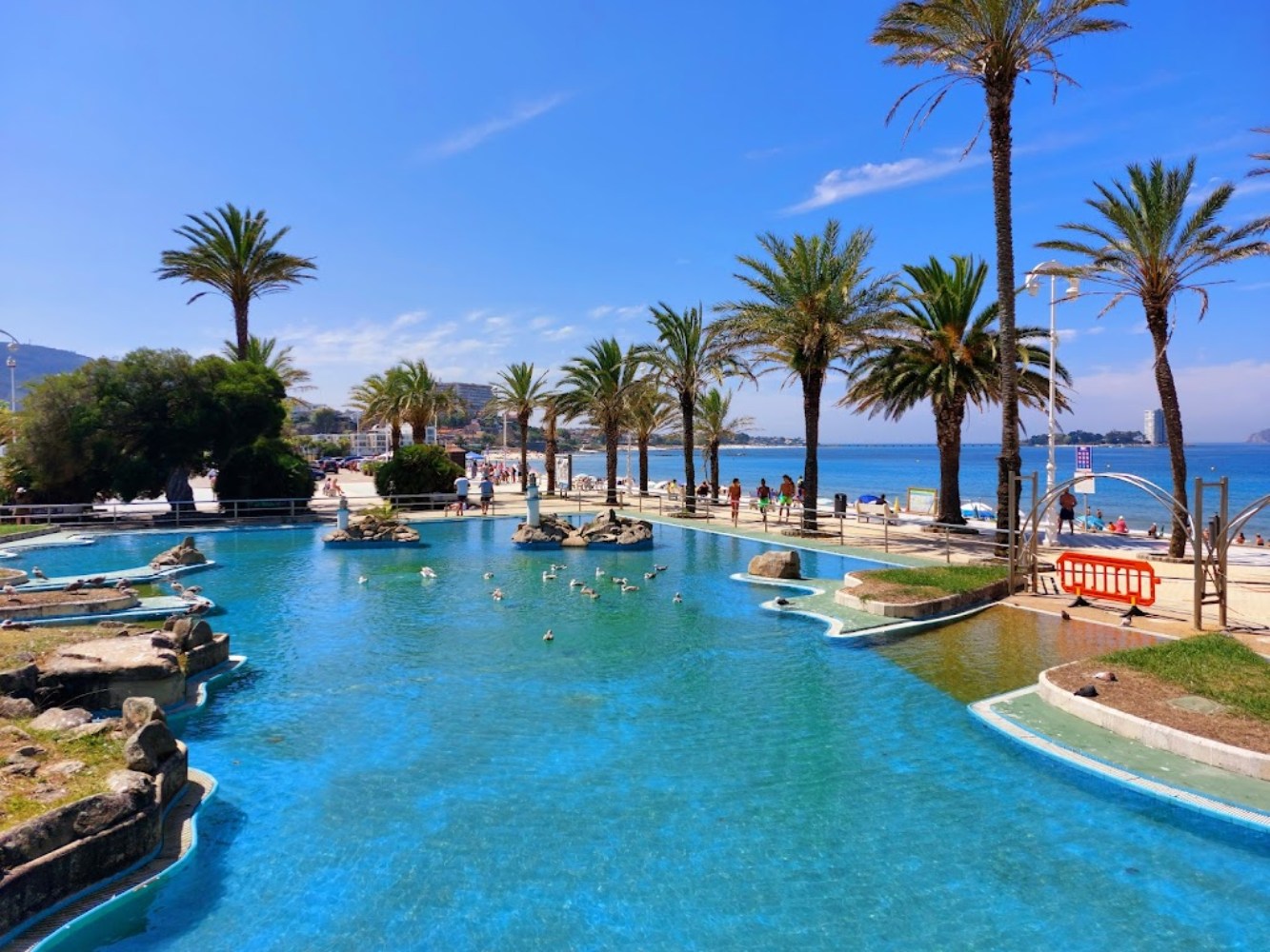 Praia de Samil em Vigo: piscinas de água salgada a olhar o mar